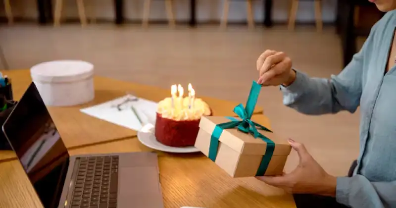 25 Top Office Gift Ideas for Coworkers - We Test